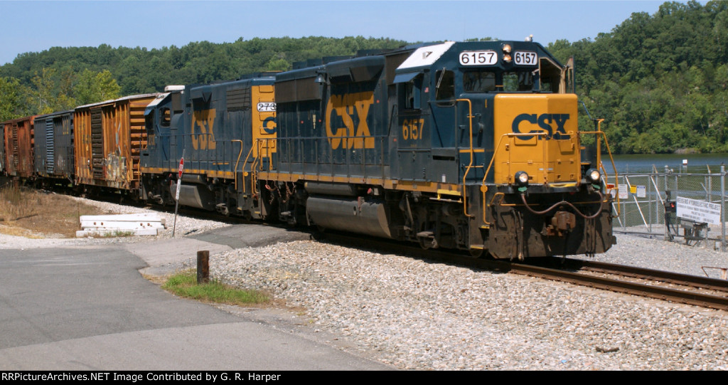 CSX 6152 brings the H74416 local freight back to Lynchburg.